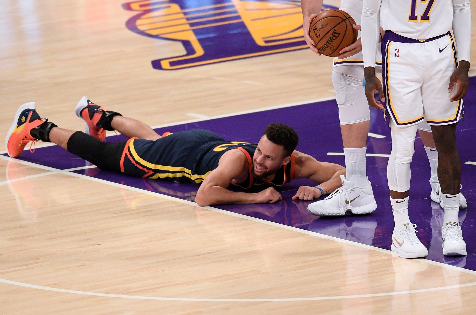 Dubs Drubbed 117-91 By Lebron-Led Lakers, Draymond Injures Ankle