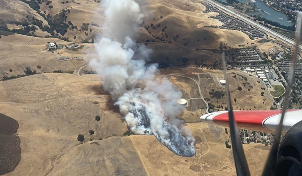 Day Around the Bay: 30-Acre Brush Fire Contained In San Jose