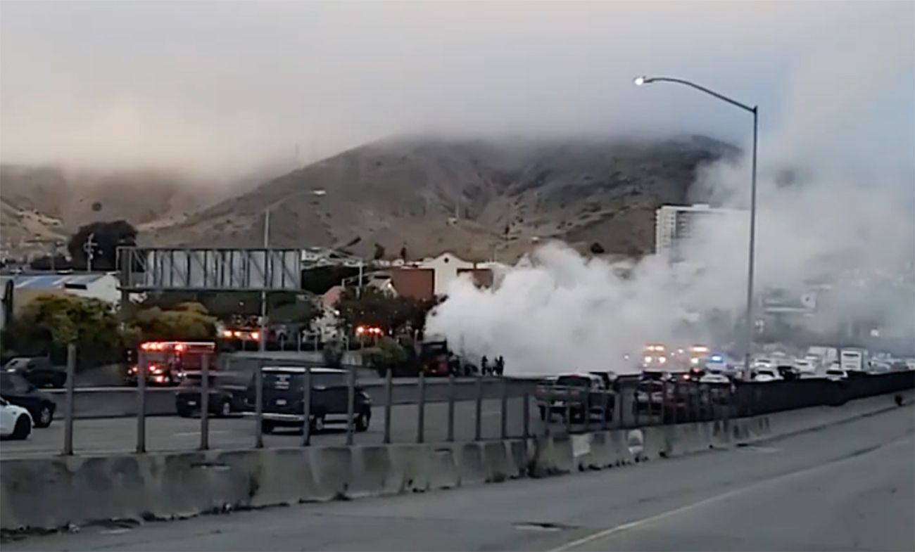 A Double-Decker Sightseeing Bus Caught Fire and the Driver Disappeared