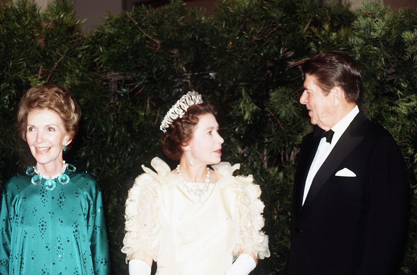 The Queen Is Dead, and SF Media Now Fondly Recalls Her Visit to the ...