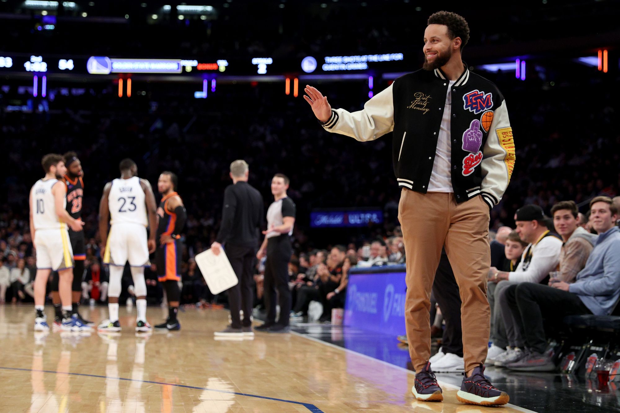 Steph Curry Suffers Leg Injury, Is Expected to Miss a Few Weeks