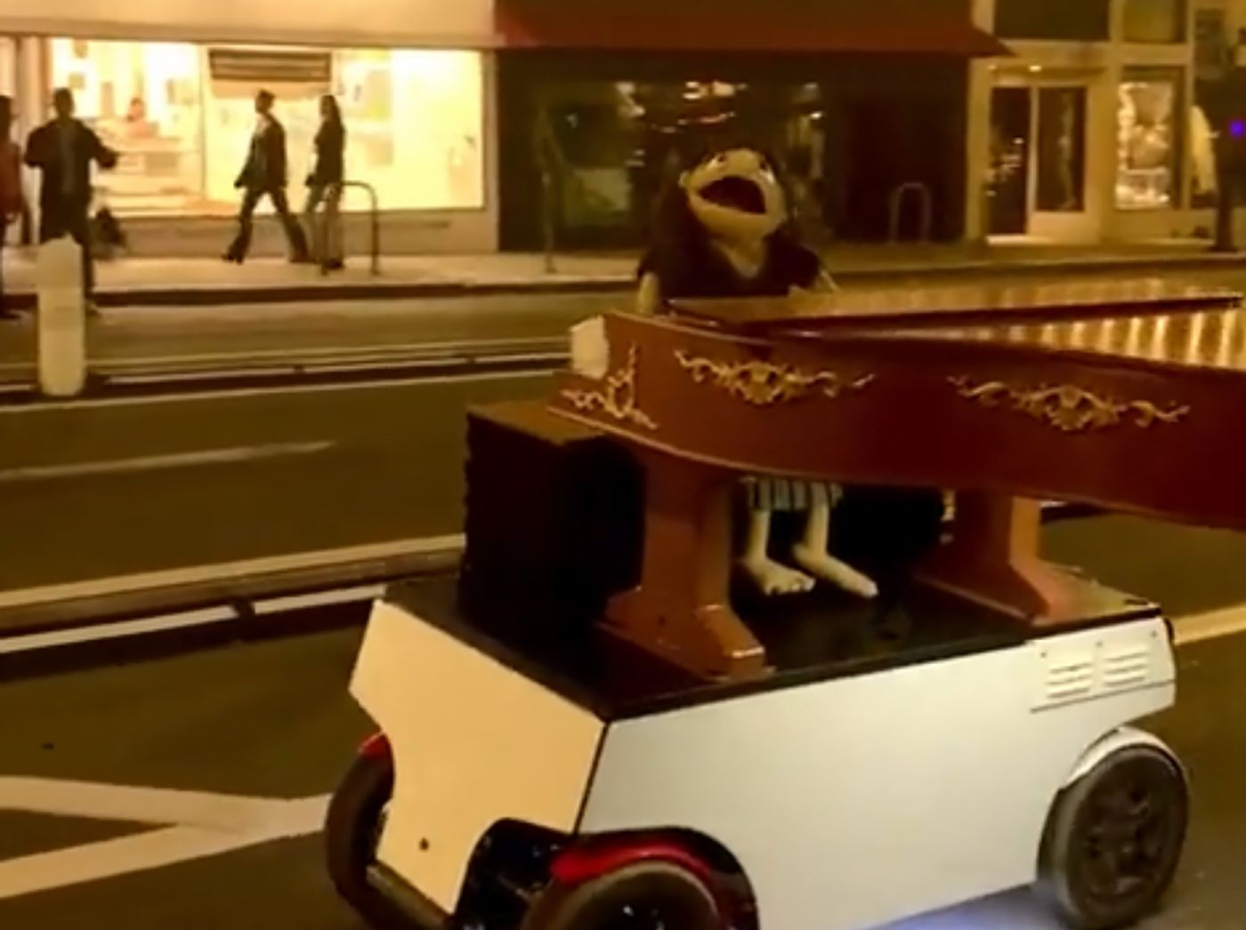 Video: Animatronic Muppet Singing Vanessa Carlton's 'A Thousand Miles ...