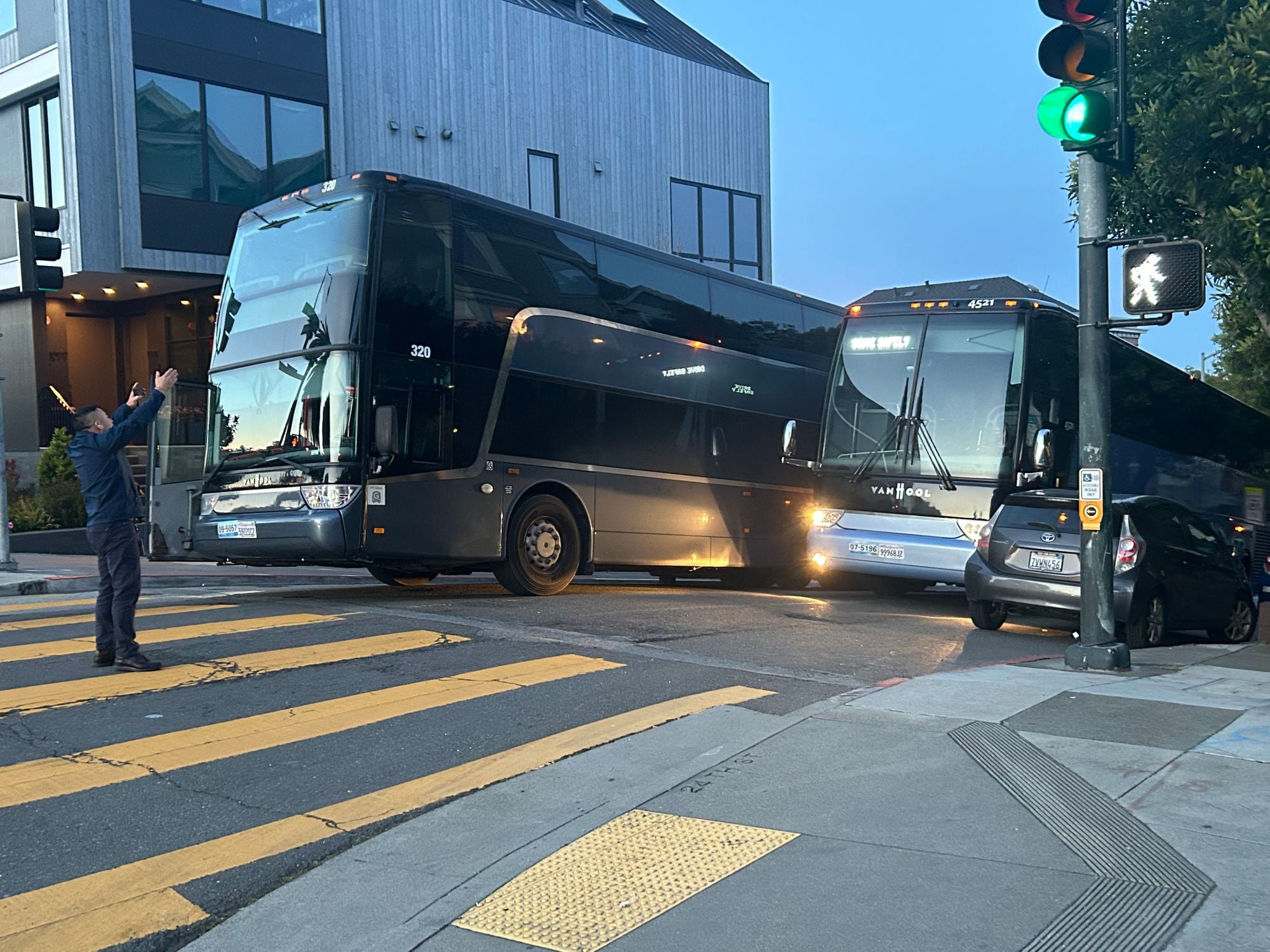 Tech Bus Trouble Snarled Traffic for Two Hours In Noe Valley Tuesday Night