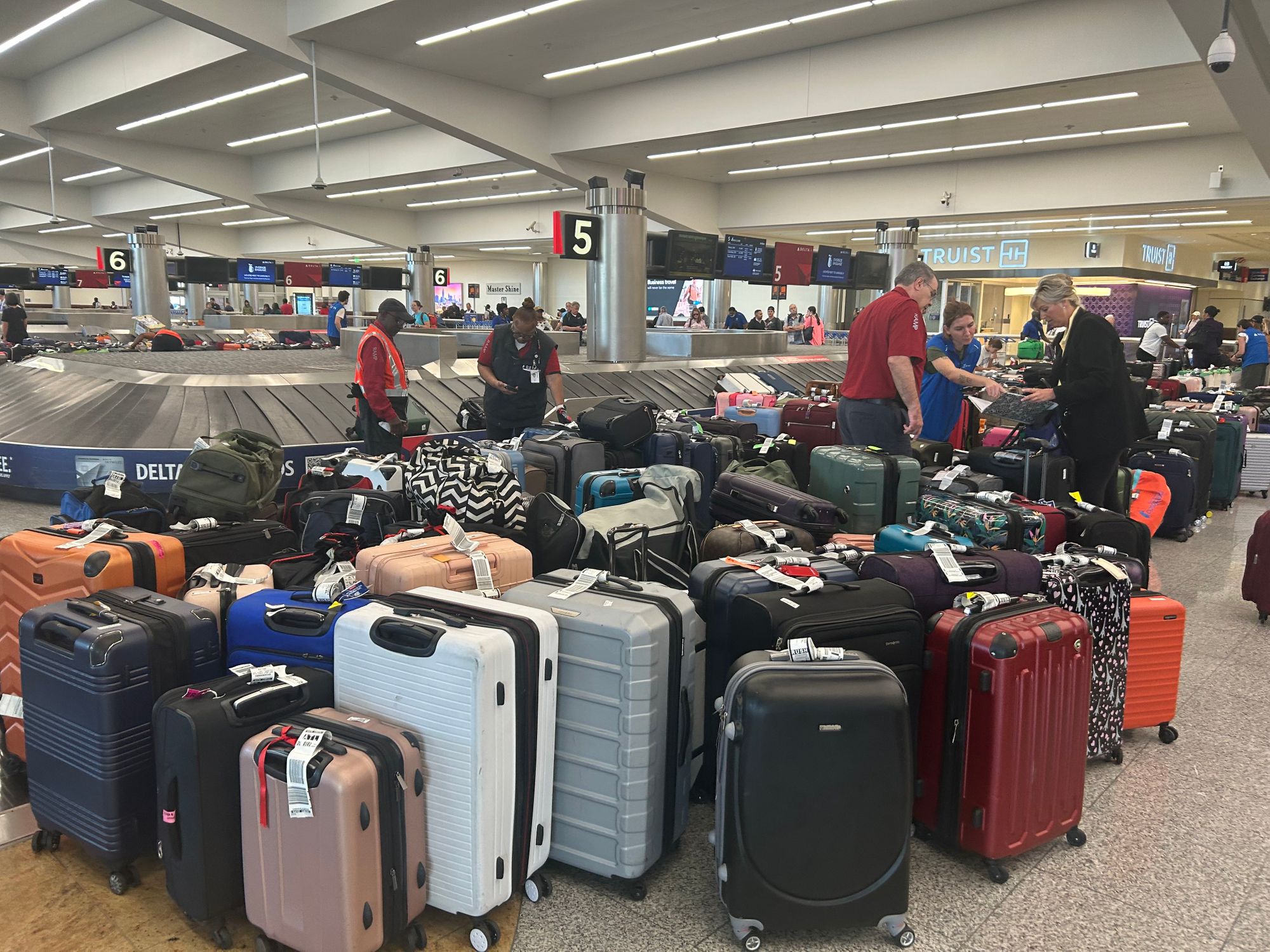 Delta Meltdown Rages Into Fifth Consecutive Day at SFO (And Everywhere ...