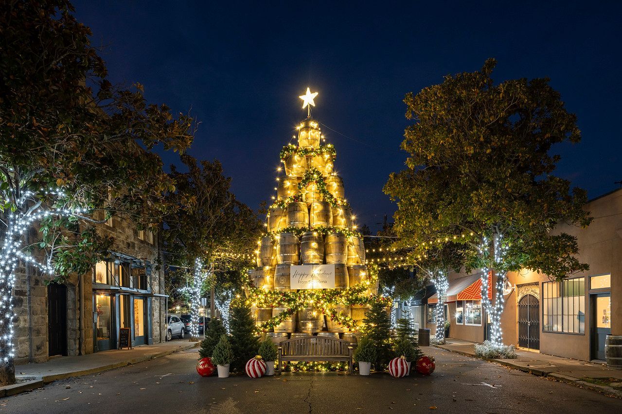 Day Around the Bay: Giant Holiday Wine Barrel Tree Lighting Up in St ...